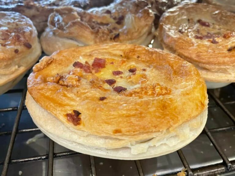 The Main Beach Bakery - Main Beach, Gold Coast - Pyney's Pie Reviews