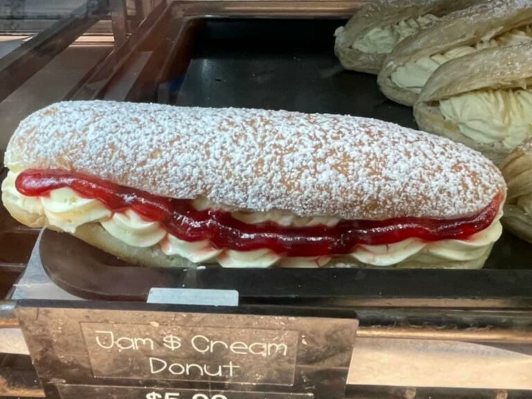 The Main Beach Bakery - Main Beach, Gold Coast - Pyney's Pie Reviews