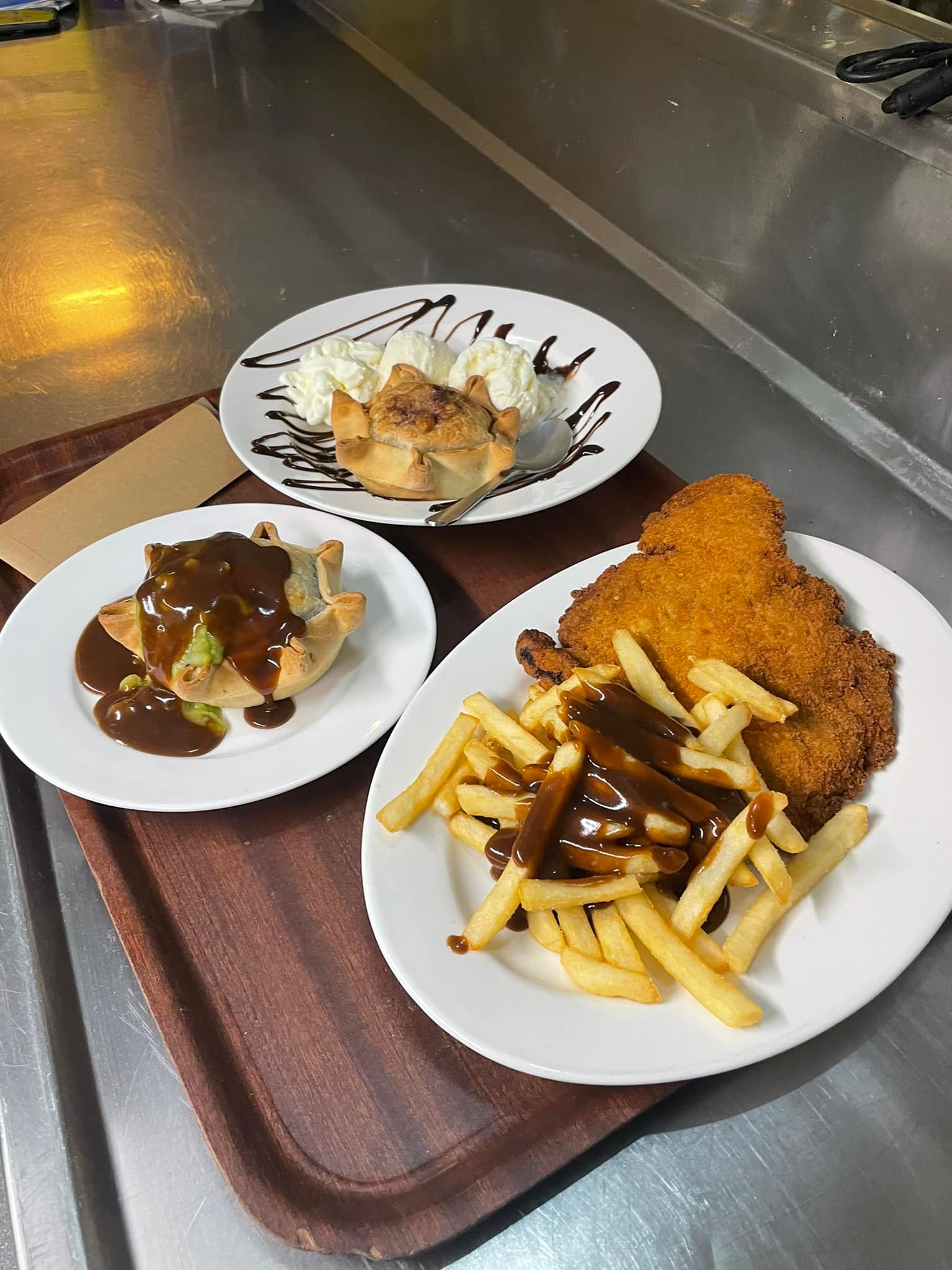 Pinnacle Family Hotel - Pinnacle QLD - Pyney's Pie Reviews