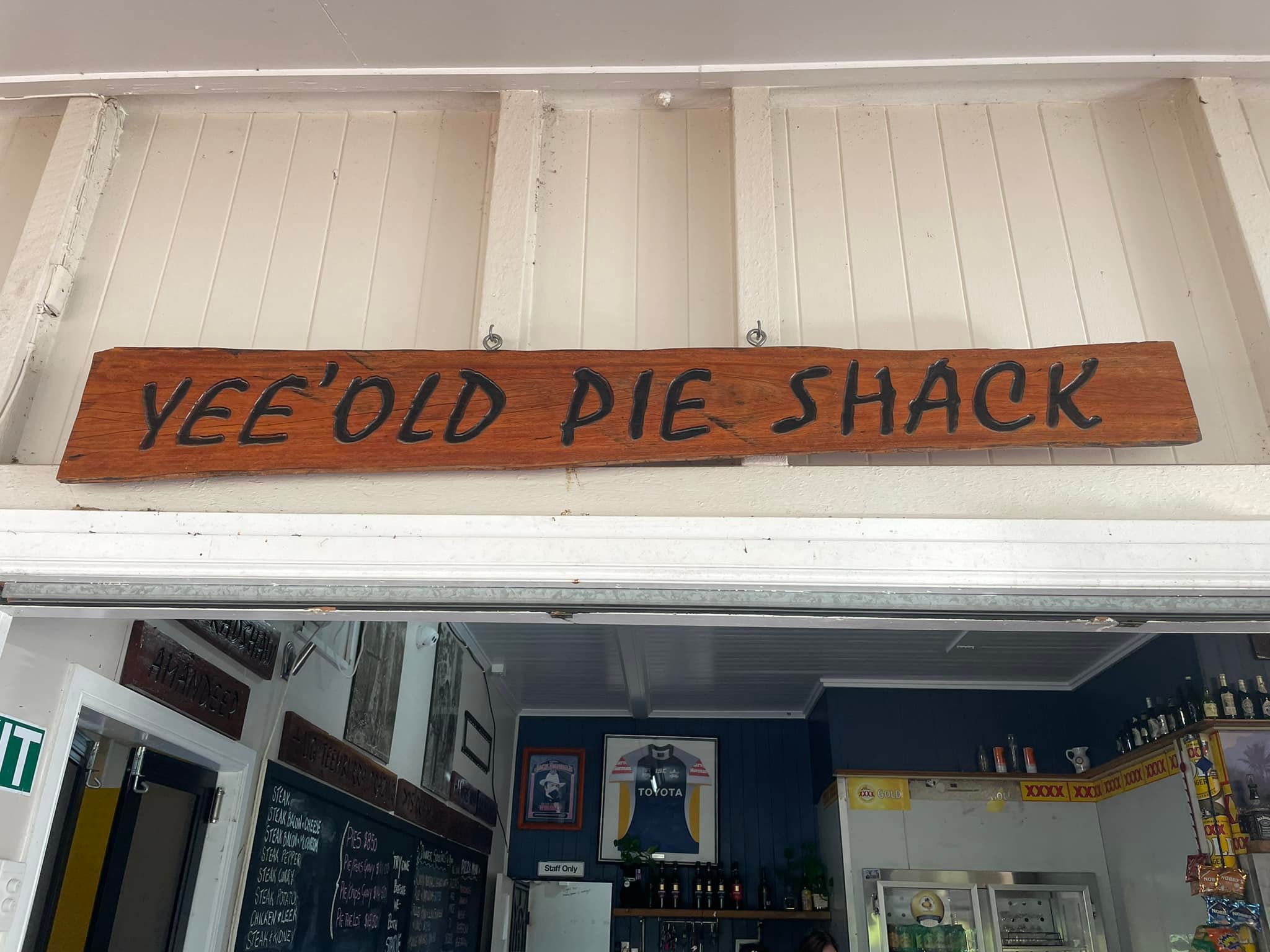 Pinnacle Family Hotel - Pinnacle QLD - Pyney's Pie Reviews